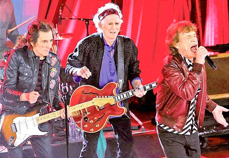 EL REINADO CONTINÚA...”!