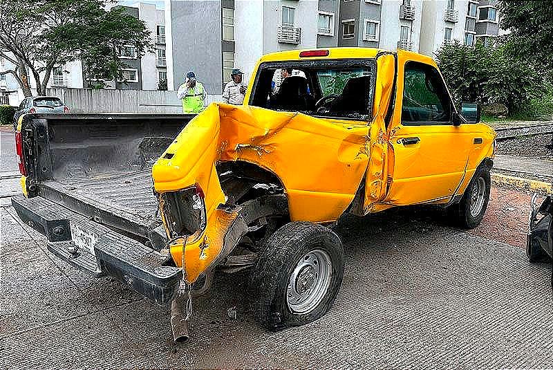 ¡SE LO LLEVA EL TREN, Y LA LIBRÓ! -Le Quiso Ganar el Paso, se Quedó con ...