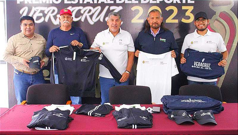 ¡DELEGACIÓN DEL INDET RECIBE LOS UNIFORMES DEL IVD! -Para la Nacional ...