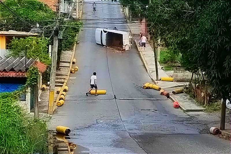 ¡VOLARON LOS TANQUES DE GAS LP! -Se Volteó Camioneta de Sonigas