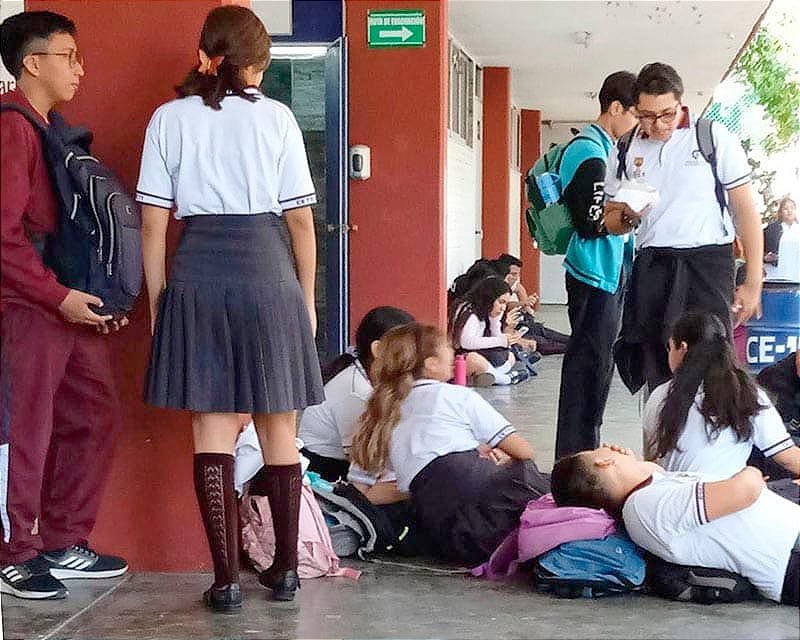 ¡INTOXICADOS EN EL CETIS 15! - *LOS FUMIGARON, MÁS DE 20 LOS AFECTADOS