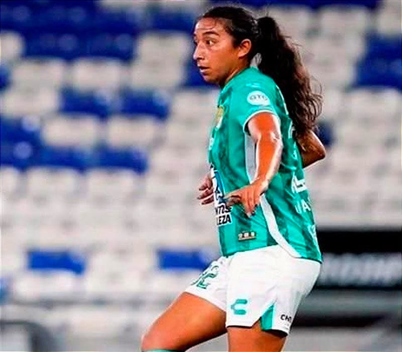 ¡VIVE ANA CAMPA VIACRUCIS POR UN BALONAZO!