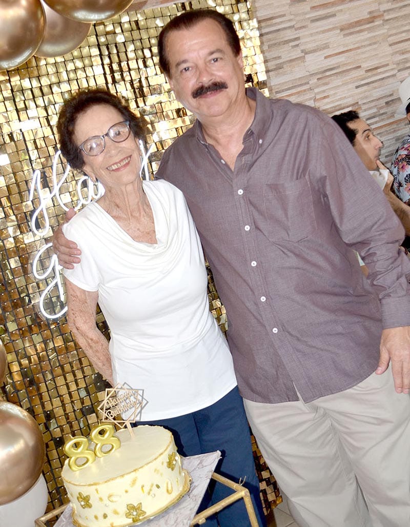 FELIZ DOÑA SYLVIA EN SU CUMPLEAÑOS 88!