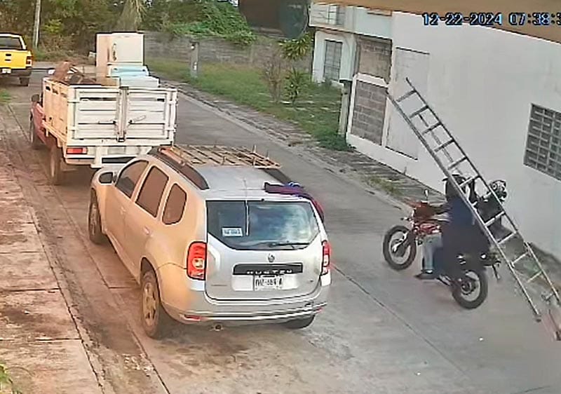 MOTO-RATONES” CARGAN CON UNA ESCALERA EN CINCO SEGUNDOS!