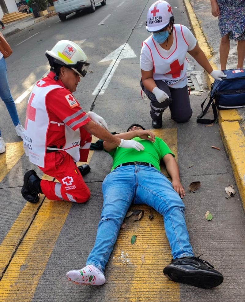 ¡VOLÓ MOTOCICLISTA EN UN “TORTAZO”!