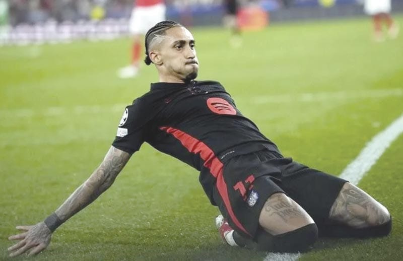 ¡SACA BARCELONA VENTAJA ANTE BENFICA JUGANDO CON 10!