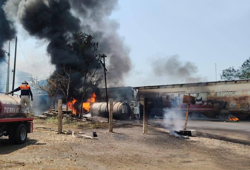 ¡EXPLOTÓ PIPA: 2 MUERTOS! - EL TRACTOCAMION CARGADO CON DIESEL FUE ...