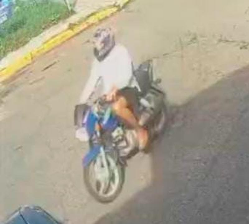 MOTO-RATÓN’ CON PISTOLÓN ASALTÓ DOS TIENDAS YEPAS!