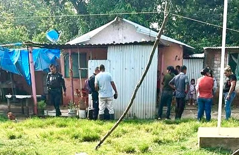 ¡PESCADOR PIERDE LA VIDA POR UN RAYO! - EL IMPACTO PARTIO LA ESTRUCTURA ...