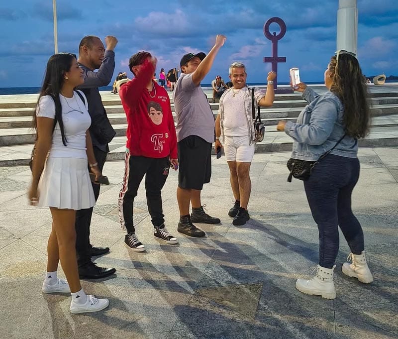 ¡LA DEJAN SOLA! - A YERI MUA