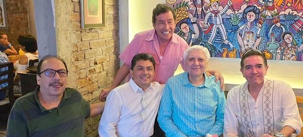 EL DR. ARTURO SALAS MUY FESTEJADO